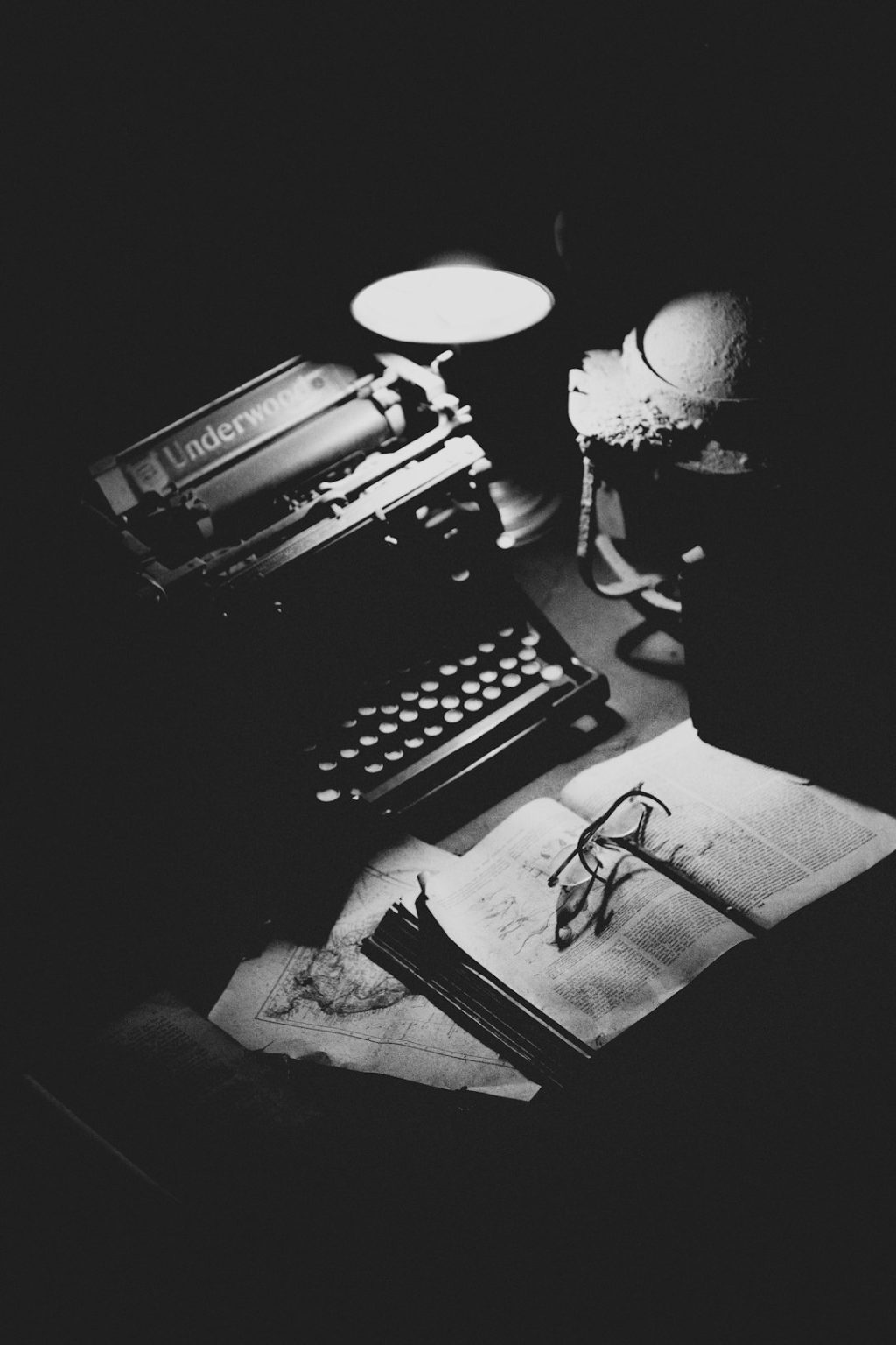 PolyBuzz vs Character AI: Complete Comparison Guide 2025 – Simple ...